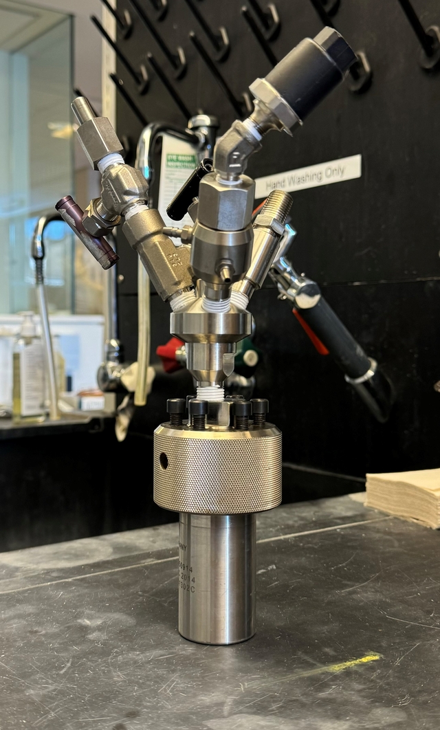 Parr 5000 Parallel Pressure Reactor | Catalysis and Separations Core